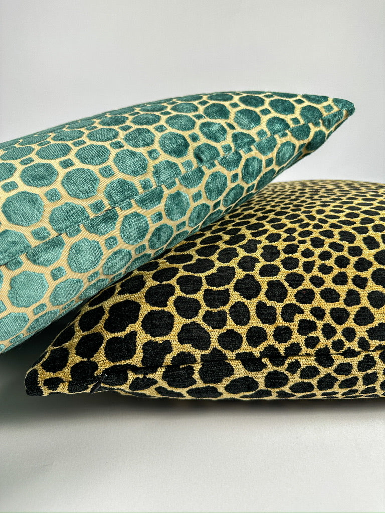 A Comprehensive Guide to Decorating Pillows on Your Bed – Love, Ravin ...