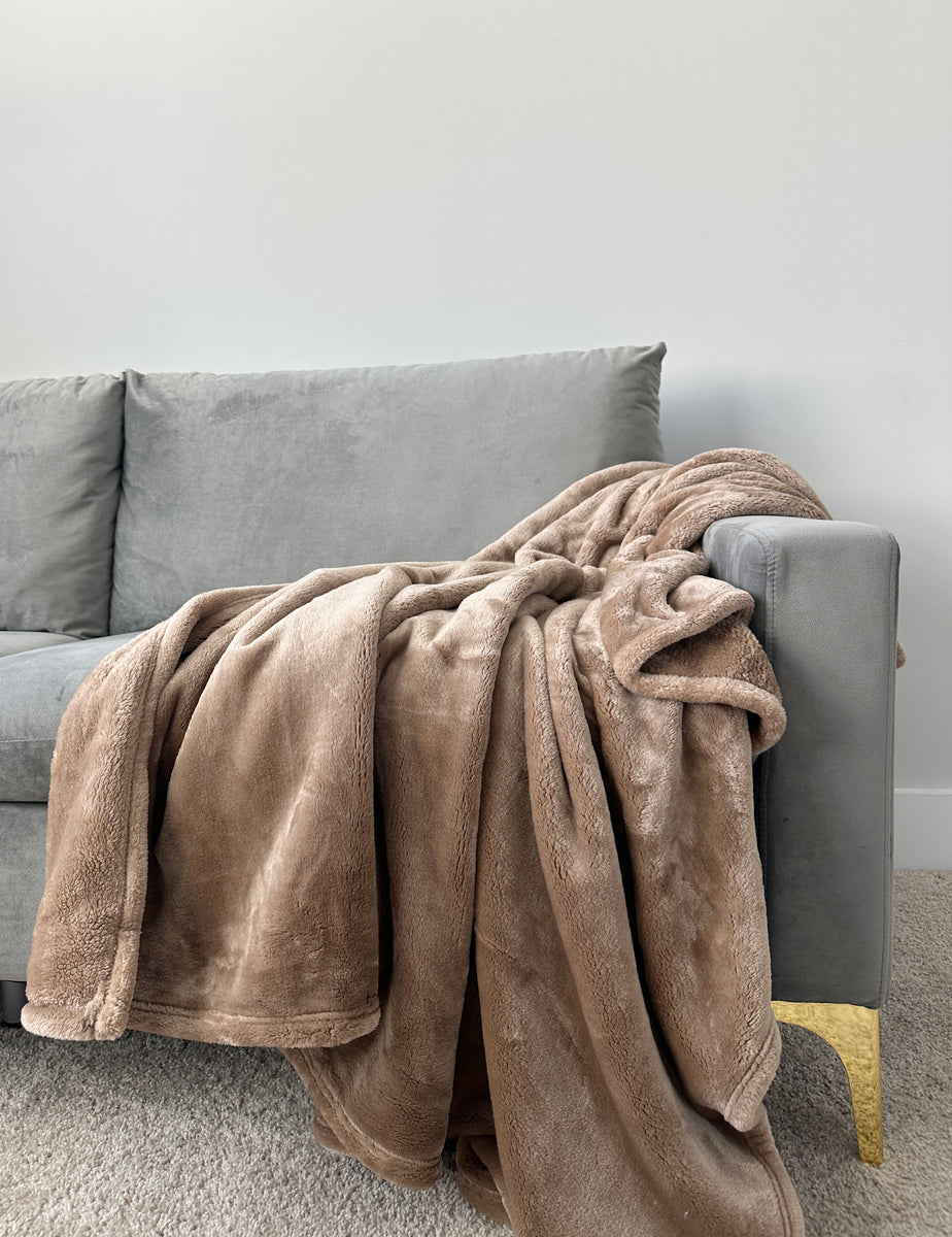 Tan Faux Fur Luxury Throw Blanket – Love, Ravin Collection